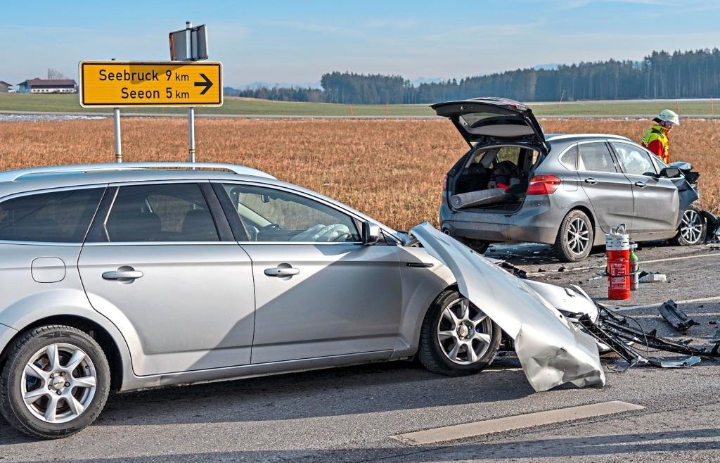 Vorfahrt missachtet: Verletzte Frau bei Obing mit Hubschrauber ins Krankenhaus geflogen