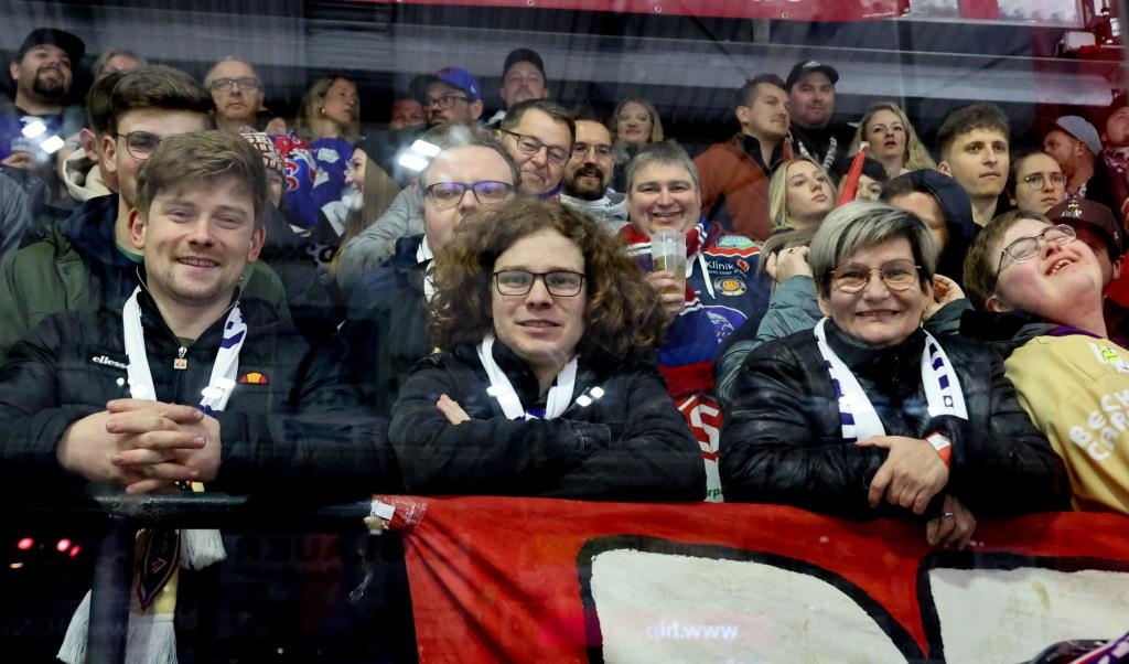 Viele Fans − aber Party machen nur die Trappers: Die Bilder rund ums ...