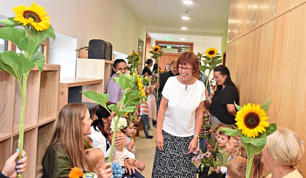 Kinder sagen „Pfiat Di“ zu ihrer Karla