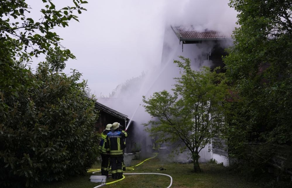 100.000 Euro Schaden nach Dachstuhlbrand in Ruckasing bei Osterhofen