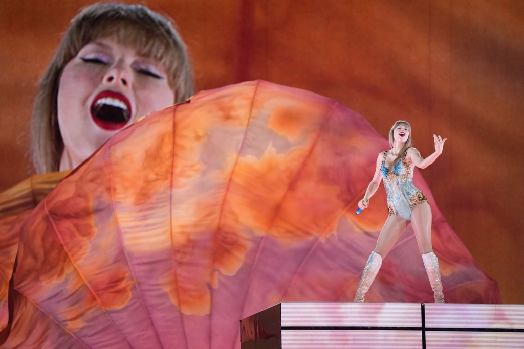 Sie ist das „Showgirl“: Taylor Swift feiert ihr Happy End