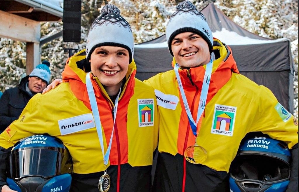 Bob-Pilot Zern holt Doppel-Gold: Junioren-Weltmeister in beiden Schlitten