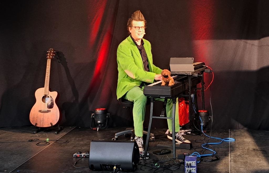 Musikkabarettist Matthias Walz legt bei Open Air in Simbach am Inn ...