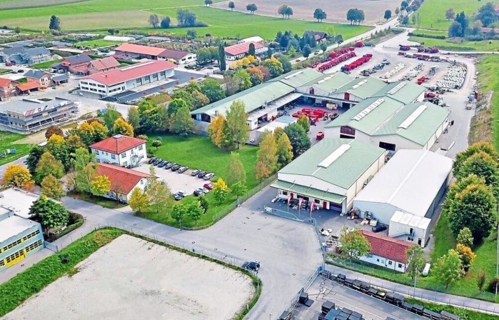 Idlesann naked in person, the face is a bit exaggerated in