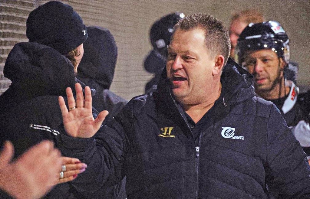 „Minimalziel ist es, in die Playoffs zu kommen“: Chiefs-Trainer Willy ...