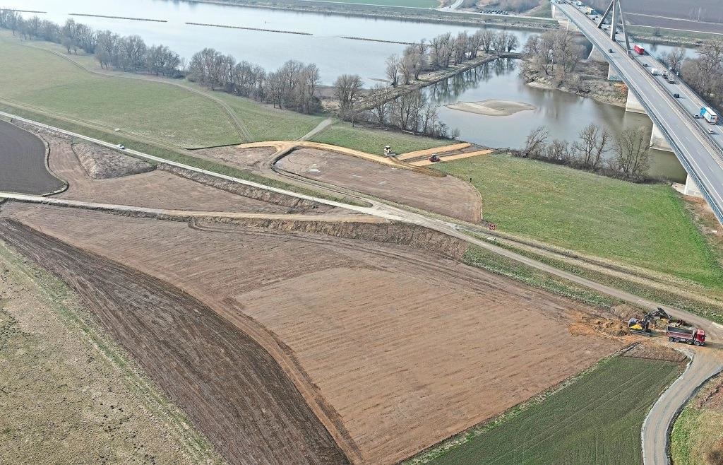 Flutpolder im Landkreis Deggendorf: Arbeiten am Einlassbauwerk starten