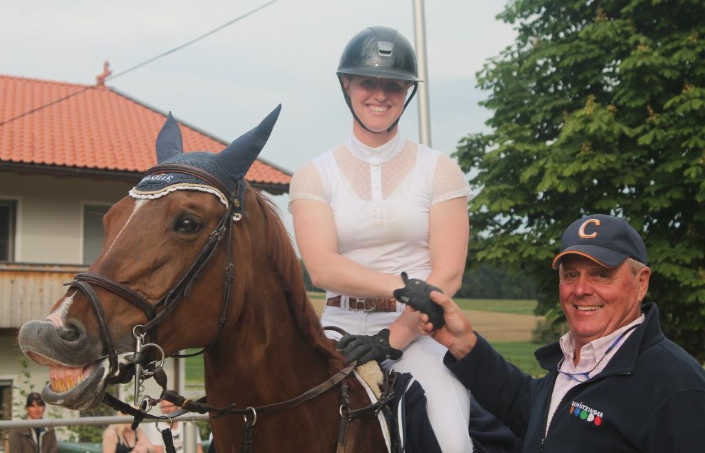Isinger Reiter geben den Ton an – Hausherr Schützinger lobt Susanne Wiendl