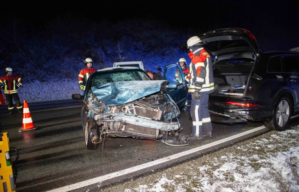 Unfall auf B20 bei Malgersdorf in Richtung Landau – zwei Personen verletzt