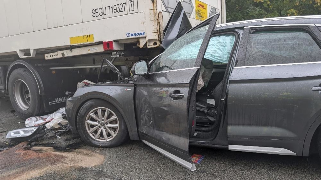 Auto weicht Lkw aus und fährt anderem ins Heck – Drei Verletzte nach Unfallserie auf A3 bei Garham