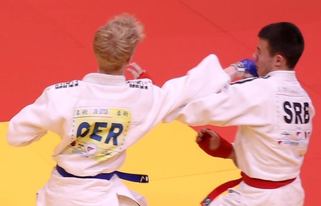 Elias Wiedemann kämpft sich durch: Ju-Jutsuka des TSV Freilassing bei Maribor Open auf Position 2