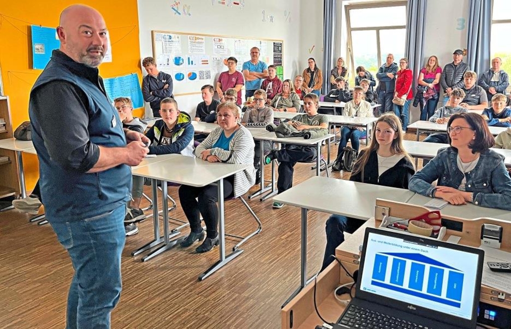 Bei der Ausbildungsmesse der Realschulen Schweiklberg und Neustift ...
