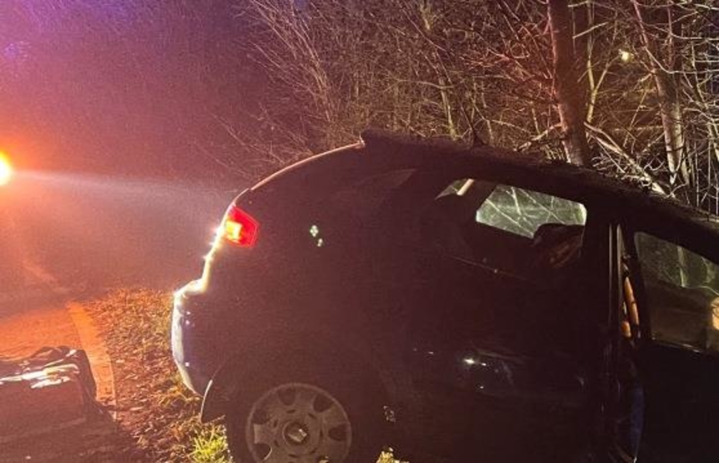 Zwei Verletzte bei Zusammenstoß auf der B588