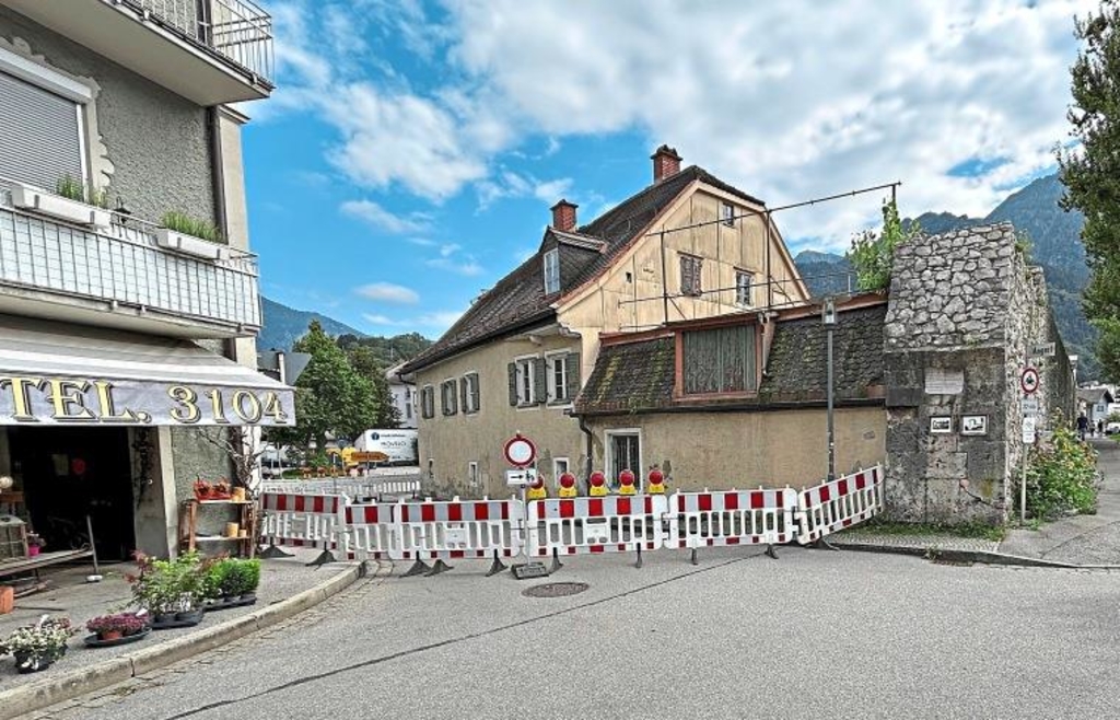 Dachziegel fliegen: Zufahrt zum Angerl gesperrt