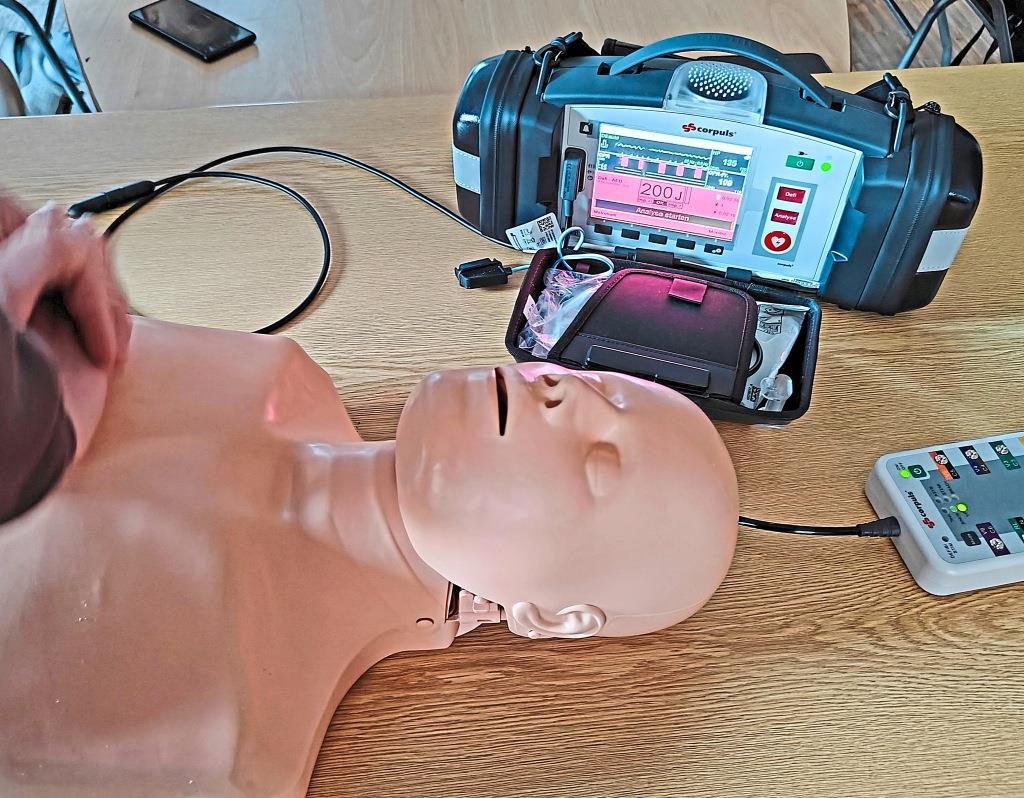 Neuer Defibrillator ist im Einsatz