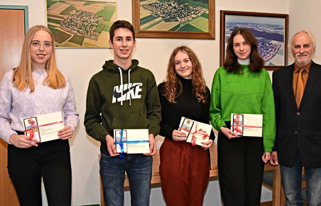 Einser-Absolventen aus Feichten geehrt