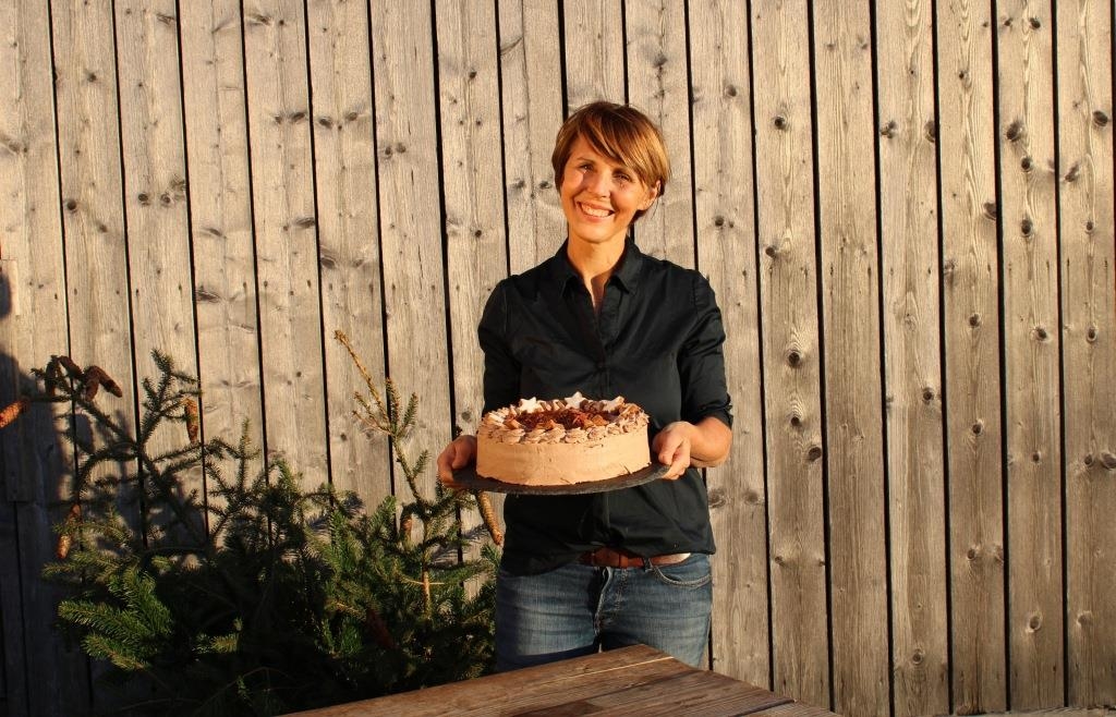Claudia Fenzel aus Tiefenbach backt eine Schokotorte