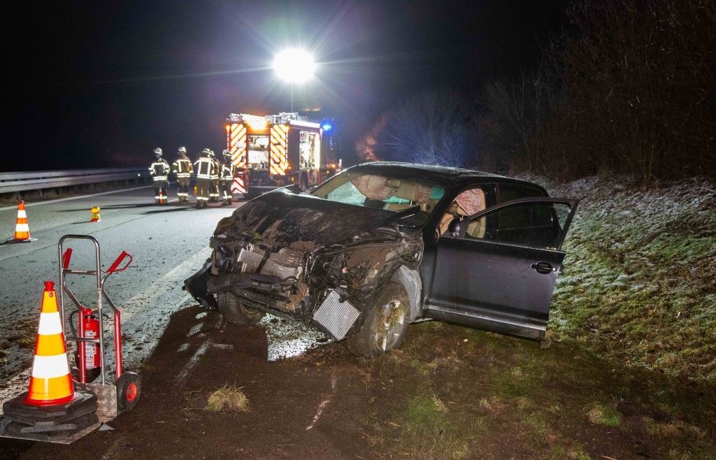 Autos kollidieren auf A92 bei Pilsting: Fünf Personen kommen ins Krankenhaus