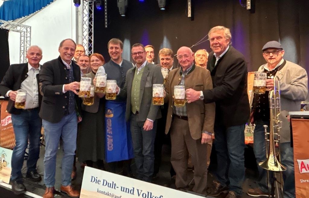 „O’zapft is“: So verlief der Auftakt des Rottaler Volksfestes in ...