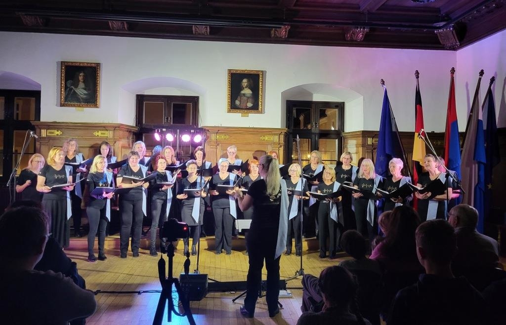 Chor der Deggendorfer Music Academy überzeugt mit musikalischer Vielfalt