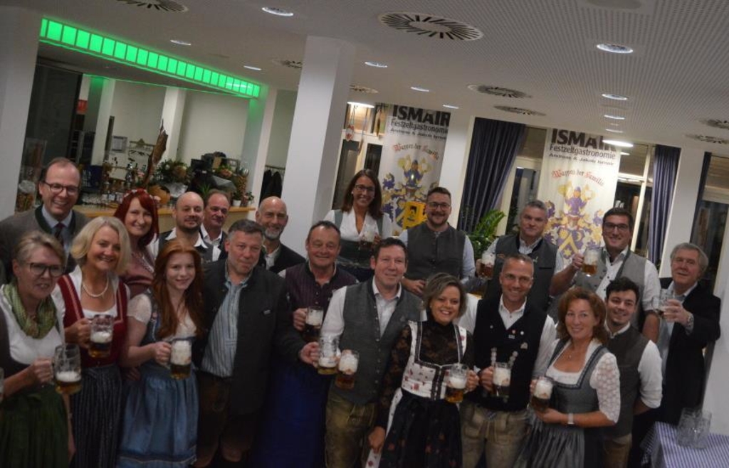 Bierprobe steigert Vorfreude: Das Bier ist genau für den Kirta gemacht