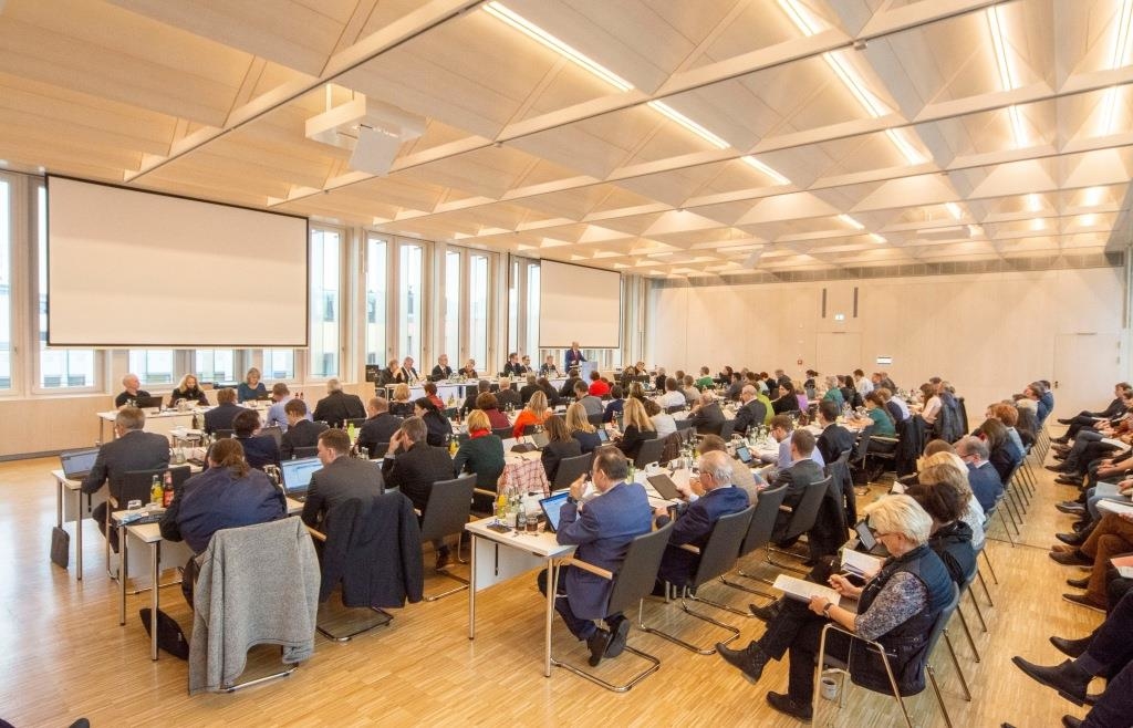 Frauenanteil im Bezirkstag ist gesunken – Raphael Lehrer aus St ...