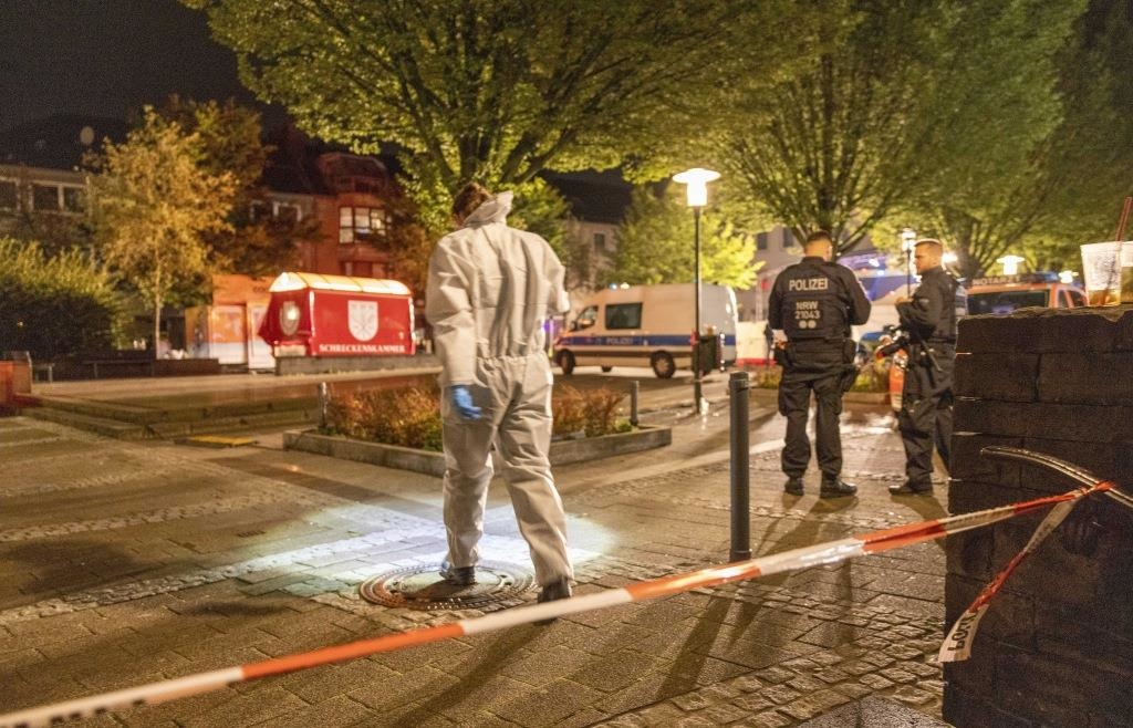 Messer-Anschlag in Solingen: Mehr Verletzte als zunächst bekannt – Großfahndung nach Täter