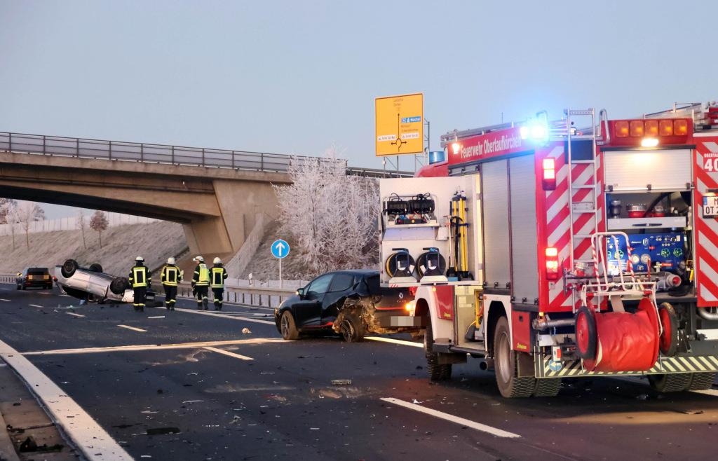 Auto überschlug sich: Unfall bei Dorfen sorgte für Vollsperrung auf A94 in Richtung München