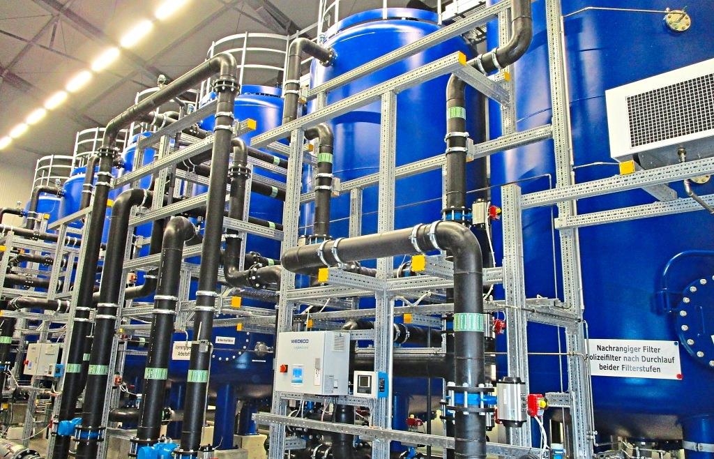 Wie schwarzer Dreck Wasser sauber machen kann