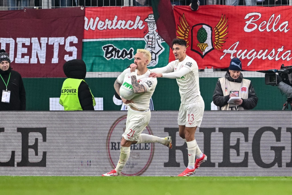 Augsburg schlägt Wolfsburg und rückt näher an Europacup ran