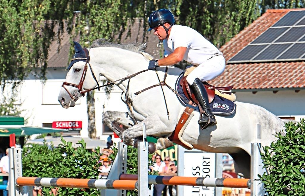 Schönstetter abonniert Dreisterne-GP-Gold – Weltmeisterin Simone Blum ...