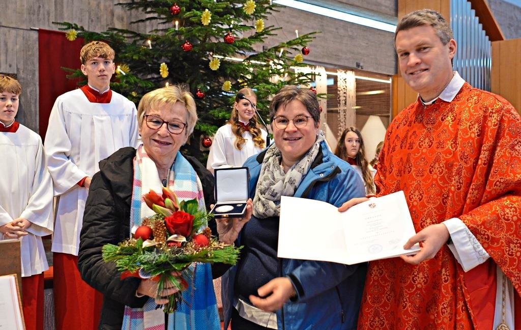 Erika Kratzer mit der Stephanus-Plakette ausgezeichnet