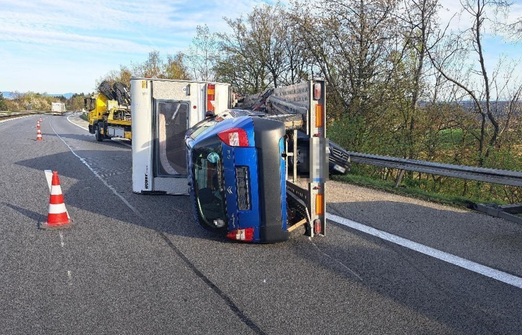 Rechte Fahrspur auf A3 bei Aicha nach Unfall gesperrt
