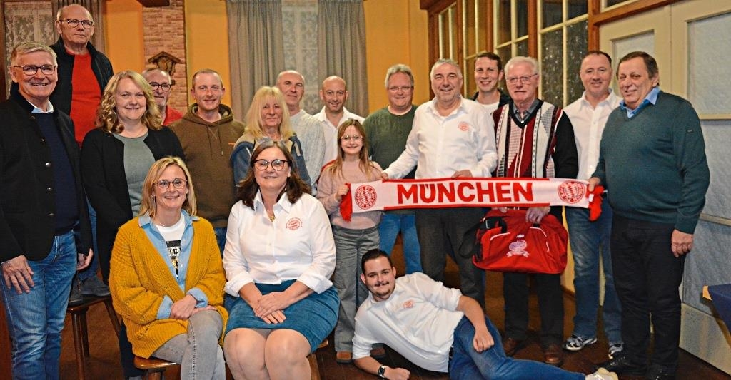 FCB-Fanclub ehrt treue Mitglieder