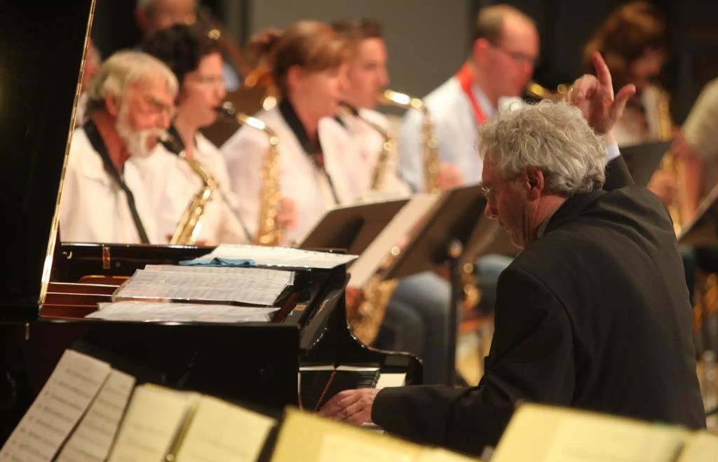 „Joe Five Big Band“ der Johannesbläser und „Jeremias Flickschuster“ im ...