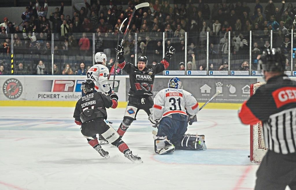 „So wollen wir spielen“: Passau Black Hawks feiern starke Leistung und ...