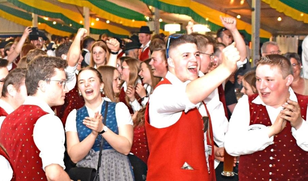 Obernzell, wie es singt, spielt, tanzt, feiert und lacht