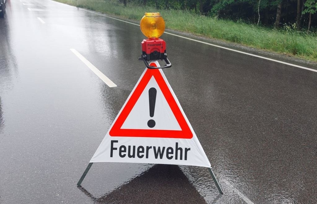 75-Jähriger bemerkt Bremsvorgang zu spät: Drei Verletzte nach Unfall auf der B11/B85