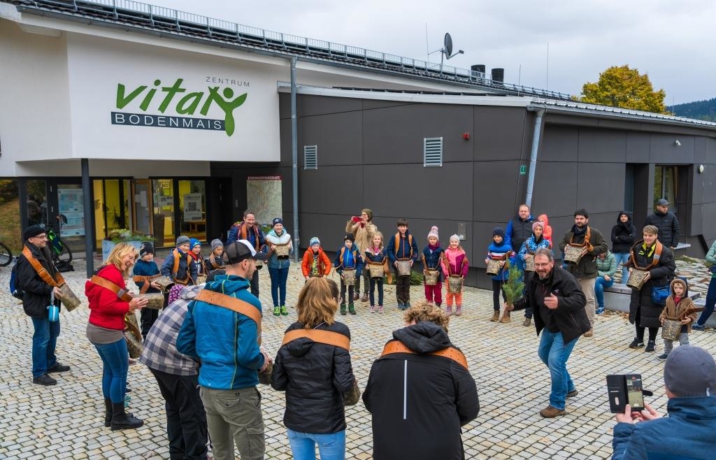 60 Kinder und Erwachsene beim „Schnupper-Wolfauslassen“