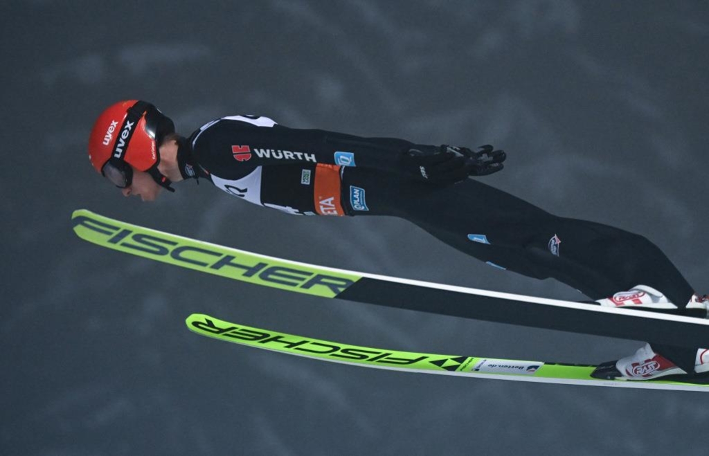 Erster Saisonsieg: Skispringer Geiger gewinnt in Klingenthal
