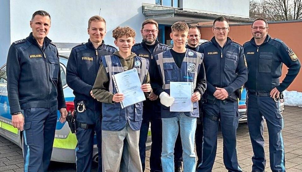 Vier Realschüler lernen Polizistenalltag in der Inspektion Vilshofen kennen