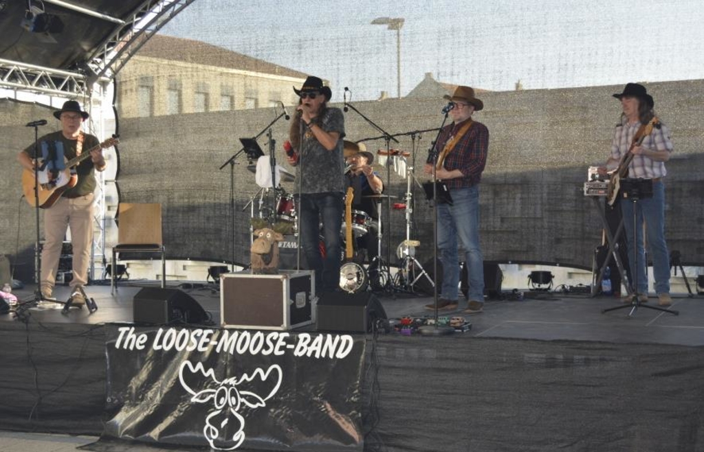 Paradies für Line-Dancer: „Loose Moose Band“ begeistert in Plattling
