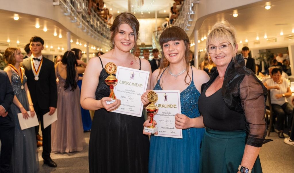 Freyunger Gymnasiasten auf Abschlusstanz am Schiff