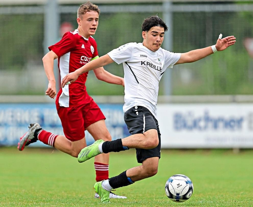 JUNIOREN-FUSSBALL MIT ABSCHLUSSTABELLEN