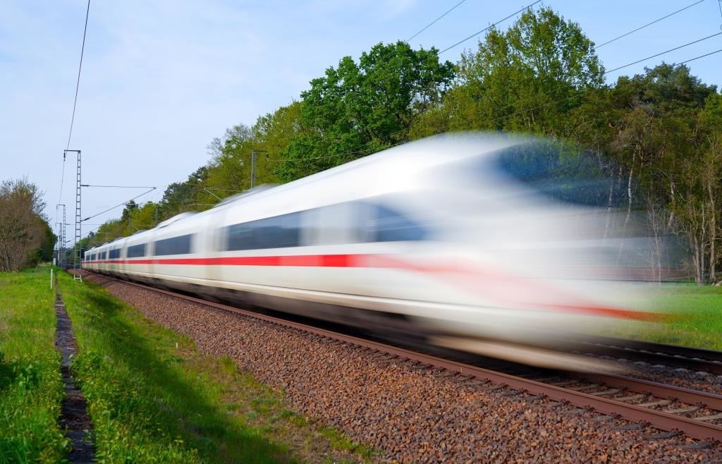 Oberbayerische Reisegruppe verpasst letzten Zug – Bahn stellt extra ICE ...