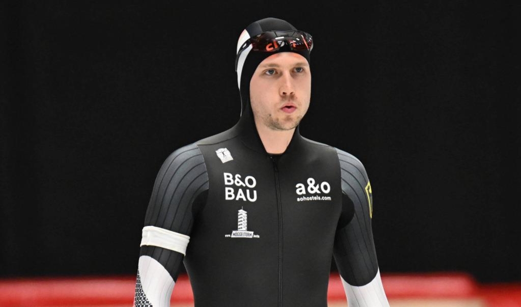 Hendrik Dombek legt in der Max-Aicher-Arena furios los