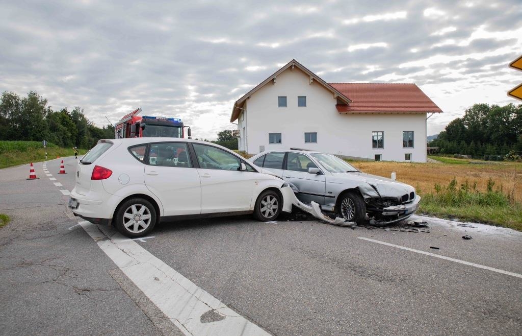 Nach Unfall mit drei Autos bei Landshut: 12-Jähriger verletzt – zwei ...