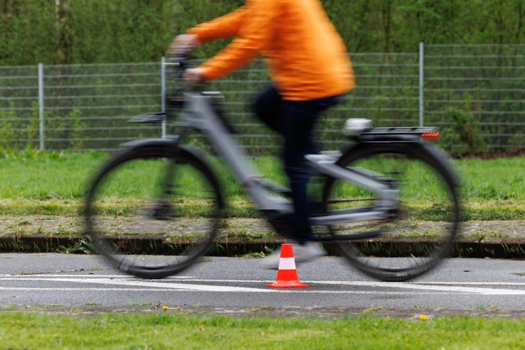 83-jährige Radfahrerin stirbt nach Zusammenstoß mit E-Scooter in Tacherting