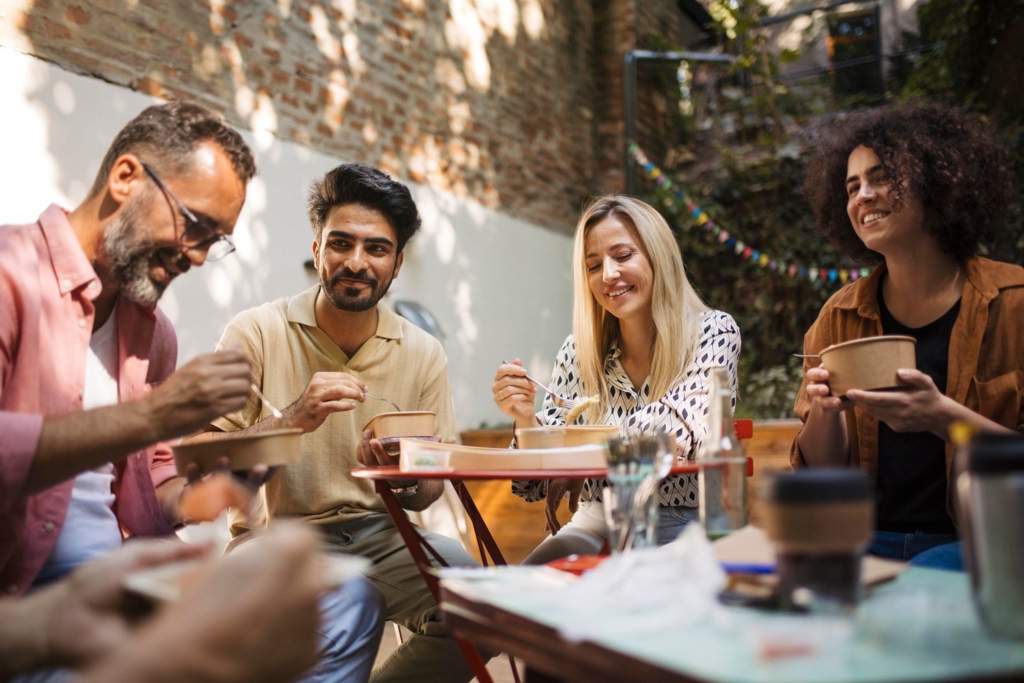 Neue Freunde finden, Freundschaften pflegen - so geht's