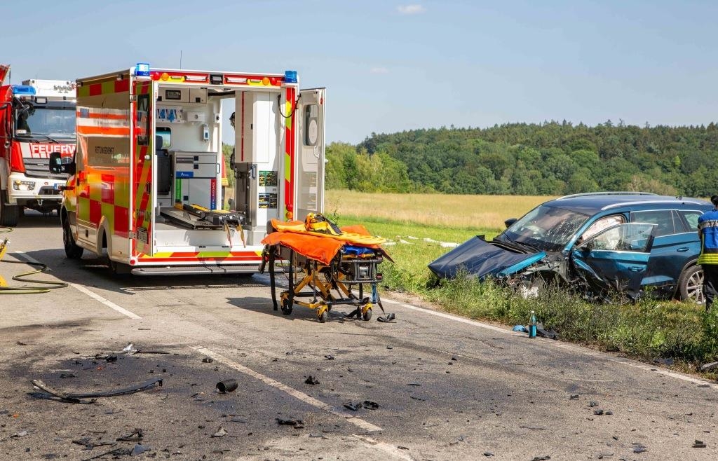 Neun Verletzte, darunter Säuglinge: Schwerer Verkehrsunfall in Landshut