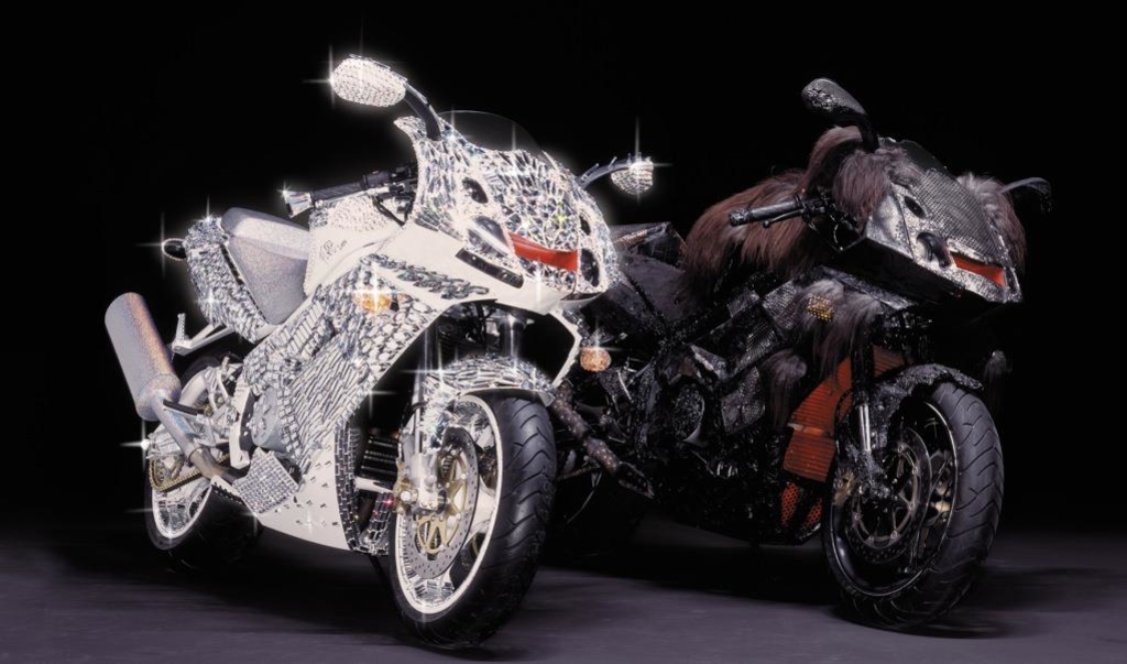 Mit vollem Körpereinsatz: Retrospektive des außergewöhnlichen ...